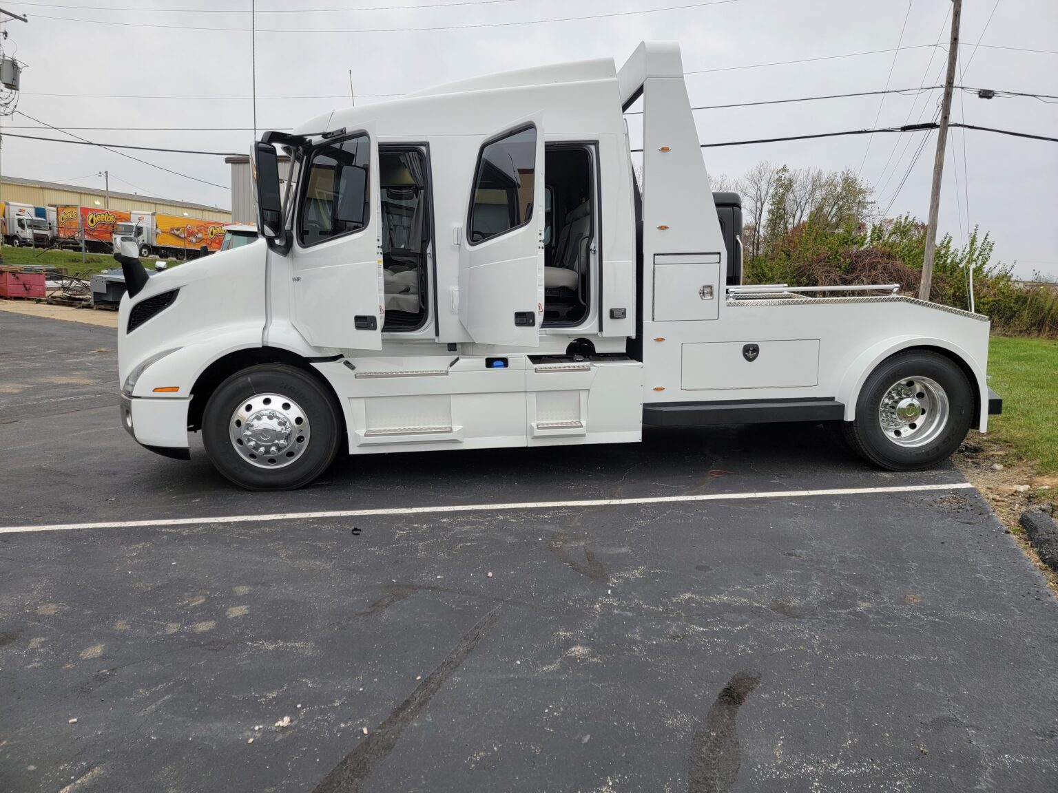 Bolt Custom Trucks – Luxury Truck Sleepers & Tractor Trailer Cabs